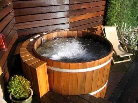 circular whirlpool bath